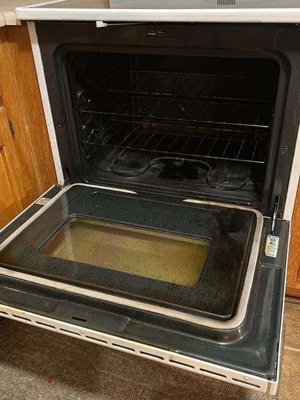 Working Magic chef glass top/flat top stove/range - McNatt Real Estate