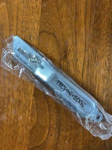 Techni-Edge contractors knife - McNatt Real Estate