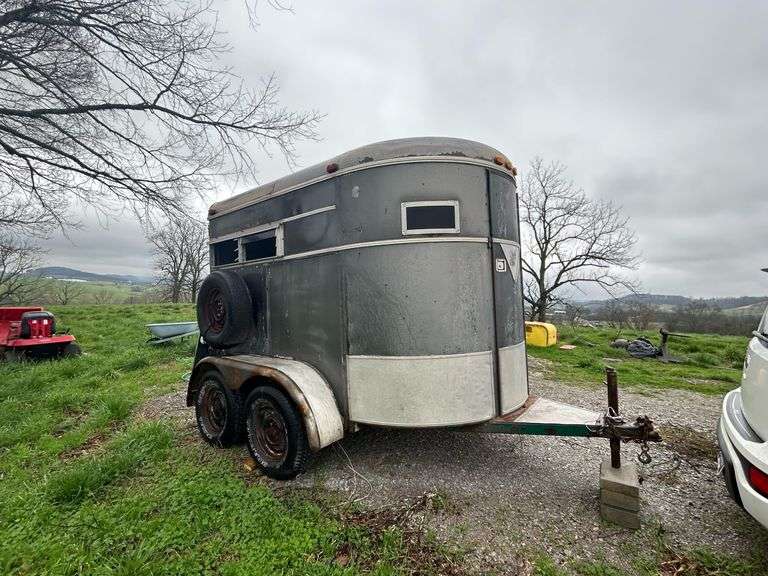 10’ - 2 horse trailer - McNatt Real Estate
