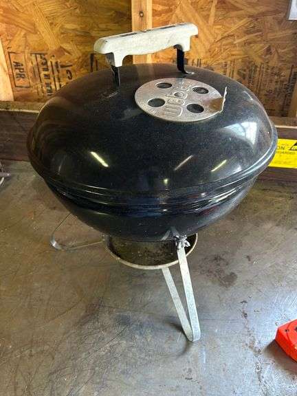 Small Weber grill - McNatt Real Estate