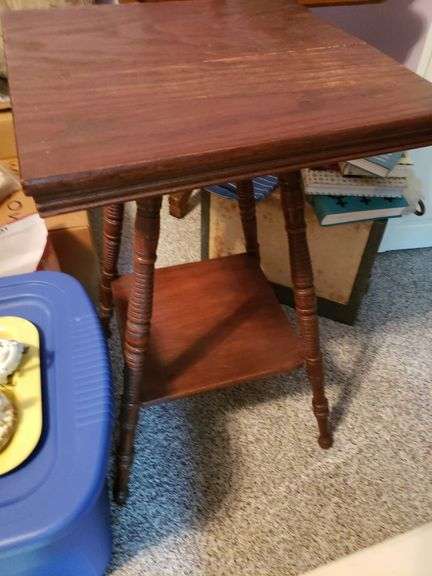 Nice lamp table - McNatt Real Estate