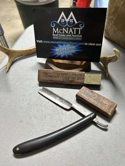 Early Straight razor with box - McNatt Real Estate