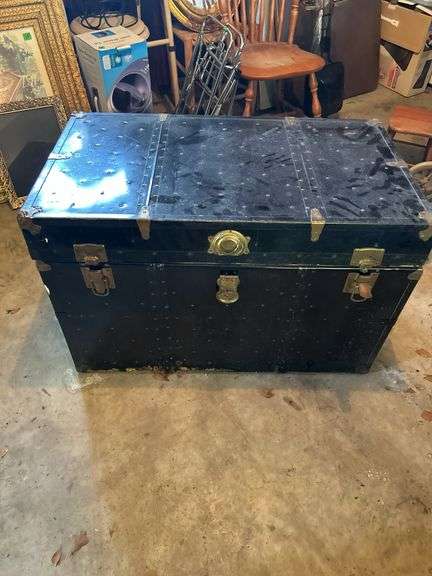 Flat top locker and contents - McNatt Real Estate