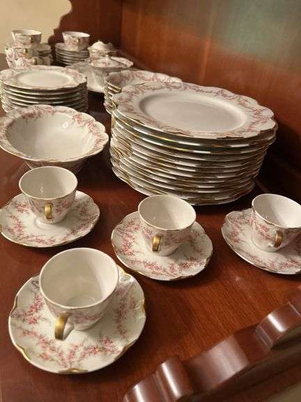 Exceptional 62 piece Theodore Haviland Varenne made in America - McNatt Real Estate