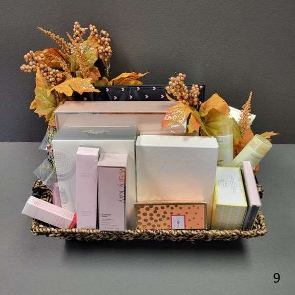 The ultimate Mary Kay Basket! This basket comes with a spectacular ...