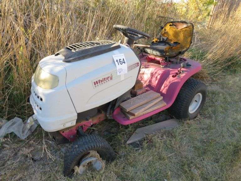 WHITE GARDEN TRACTOR NEEDS REPAIRS - McPherson Auction & Realty