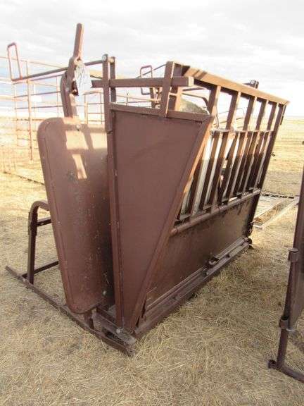 HIQUAL 5' CALF TABLE STEEL FLOOR IN EXCELLENT CONDITION - McPherson ...