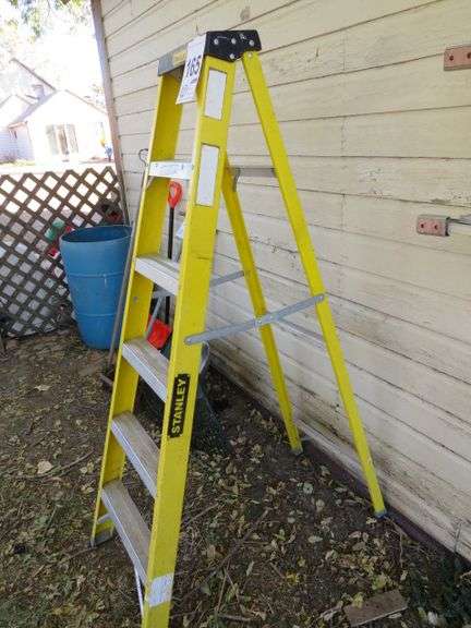 STANLEY 6' FIBERGLASS STEP LADDER - McPherson Auction & Realty