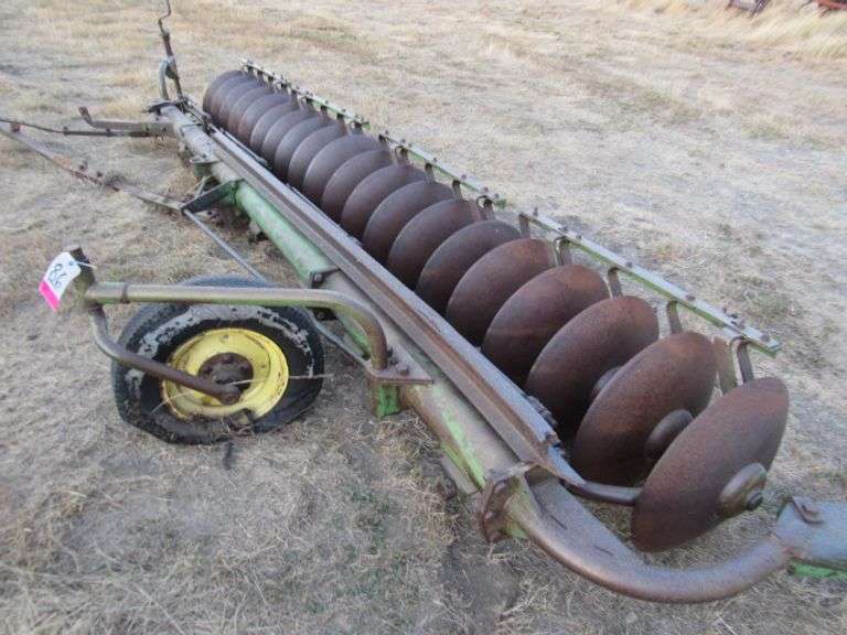 JOHN DEERE MODEL 2200 A ONE WAY DISC - McPherson Auction & Realty
