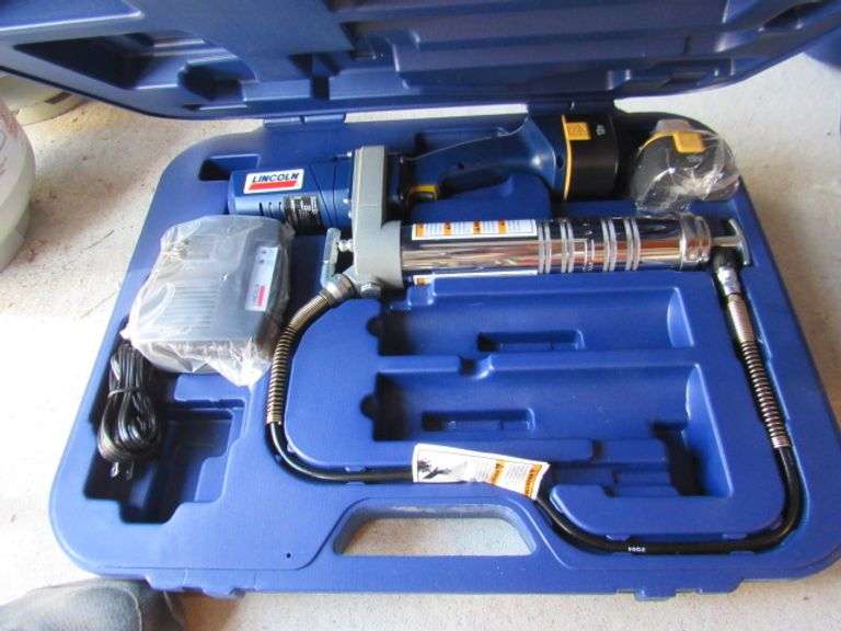 LINCOLN POWER LUBER 12 VOLT CORDLESS GREASE GUN W/ CHARGER AND TWO ...