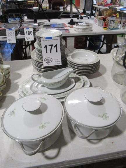 JOHANN HAVILAND BRAVERIA SERVICE FOR 8 - McPherson Auction & Realty