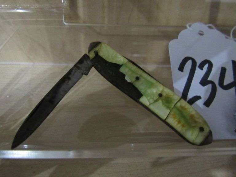 KNIFE , NAIL CLIPPER AND RAZOR BLADE IN SPINNER SHOWCASE - McPherson ...