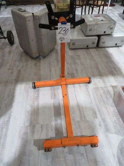 CENTRAL MACHINERY 1,000 LB ENG. STAND - McPherson Auction & Realty