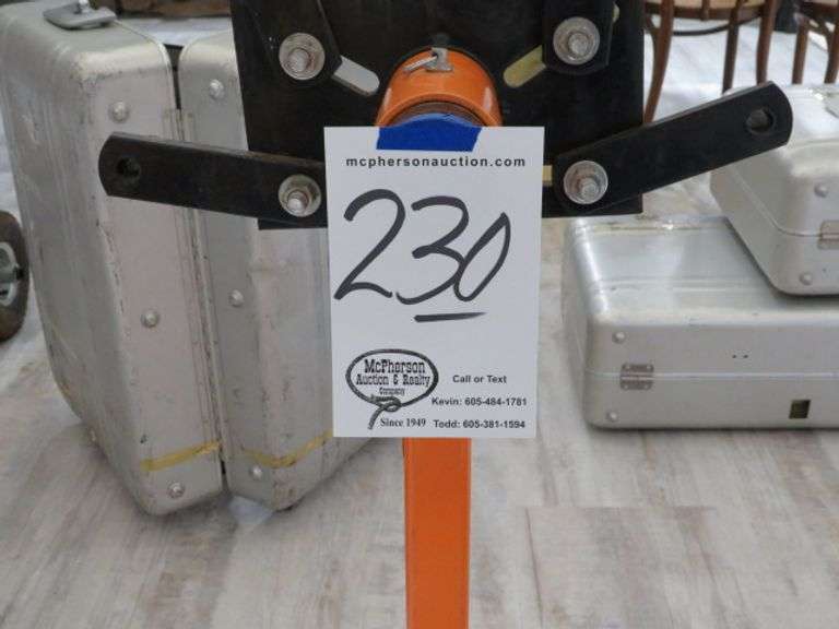 CENTRAL MACHINERY 1,000 LB ENG. STAND - McPherson Auction & Realty