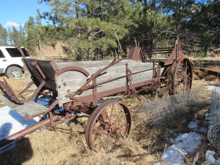 Vintage Manure Spreader - LOADER ON SITE TO ASSIST WITH LOADING THIS ...