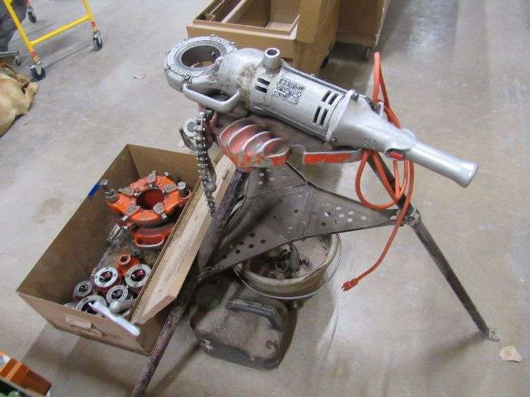 RIDGID 700 CONDUIT THREADING SYSTEM WITH REAMERS, DYES, PONY AND VICE ...