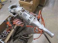 RIDGID 700 CONDUIT THREADING SYSTEM WITH REAMERS, DYES, PONY AND VICE ...