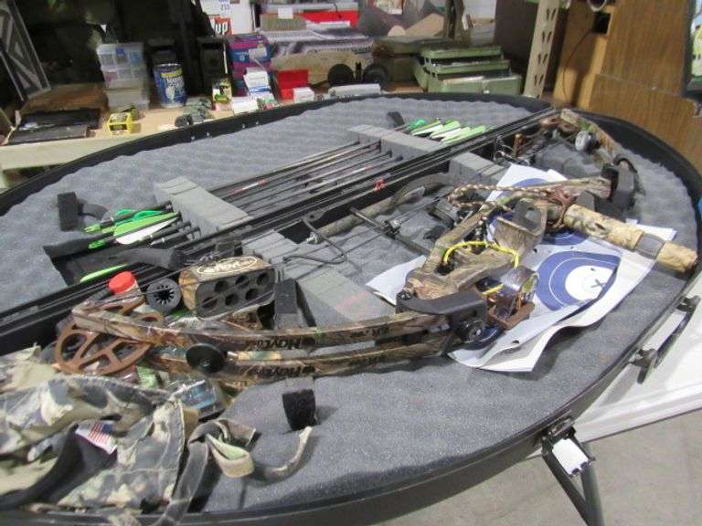 HOYT REBAL XT BOW AND ARROWS AND HARD SIDED CASE - VERY NICE COMPOUND ...