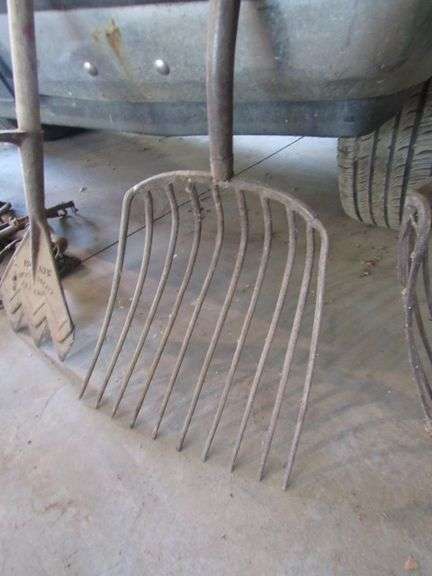 10 TINE CORN FORK - McPherson Auction & Realty