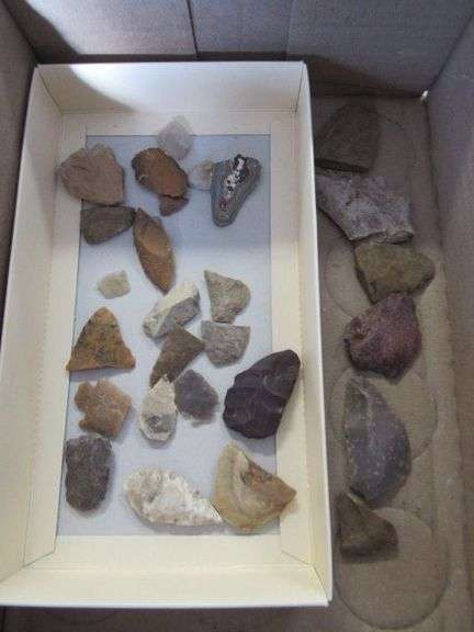 BOX OF ASSTD FLINT STONE CHIPS WITH A FEW ARROWHEAD & SPEAR POINTSS ...