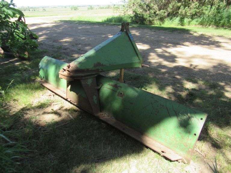 JOHN DEERE 8' BLADE - 3 POINT - ANGLE - WILL NEED A LITTLE REPAIR ...