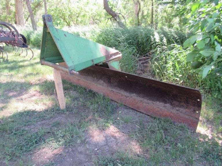 JOHN DEERE 8' BLADE - 3 POINT - ANGLE - WILL NEED A LITTLE REPAIR ...