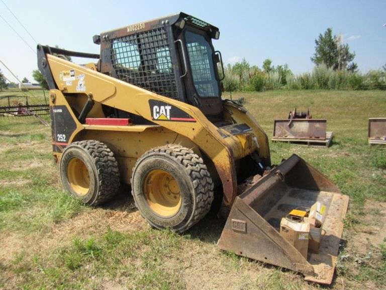 CAT 252 SKIDLOADER 2 SPEED 6' WITH 6' DIRT BUCKET - HAND CONTROL ...