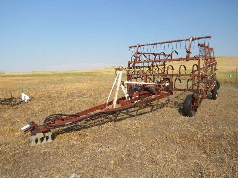 35' IH MOD. 354 FOLDING SPRING TOOTH HARROW - McPherson Auction & Realty