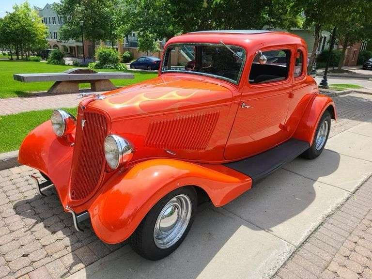 1933 FORD 5 WINDOW COUPE - McPherson Auction & Realty