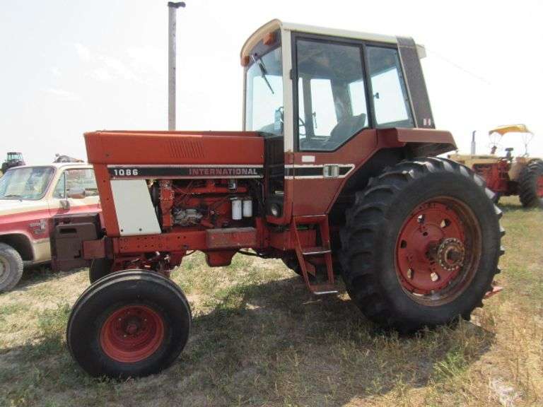 IH 1086 TRACTOR - DIESEL -ENCLOSED CAB - 2766.25 - 4 VALVE HYDRULICS ...