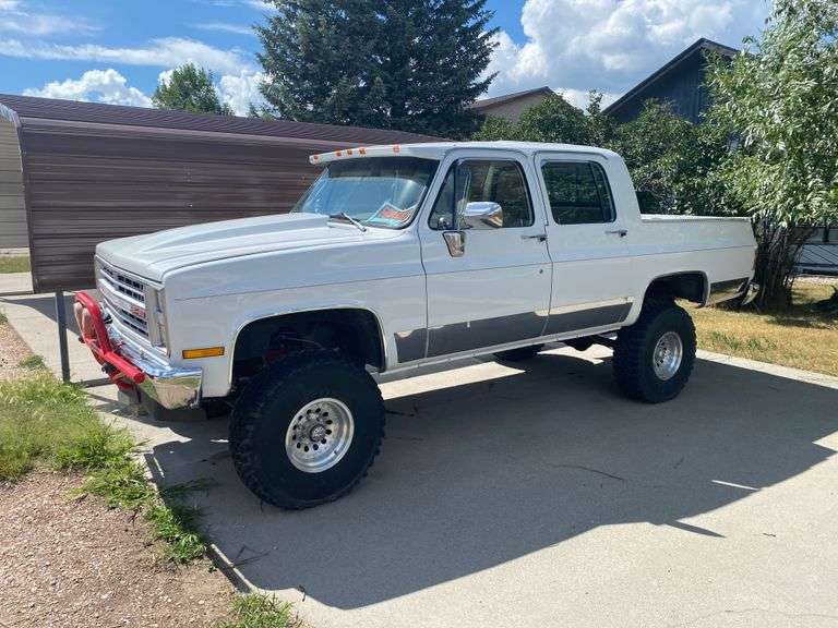 1984 GMC SUBURBAN - McPherson Auction & Realty