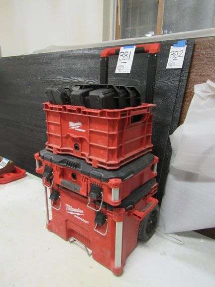 MILWAUKEE PACK OUT WHEELED BASE UNIT W/ COLLAPSABLE HANDLE AND 5" DEEP ...