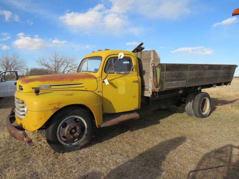 1950 FORD F 5 FARM TRUCK FLATBED W/HOIST SINGLE AXEL RAN BETTER THAN A ...