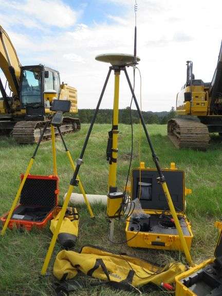 TRIMBLE GPS SETUP - COMPLETE WITH ROVER, BASE, RECEIVER, STANDS AND ...