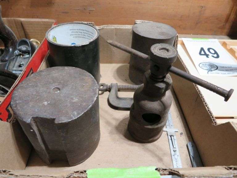 BOX OF OLD C CLAMP SMALL JACK AND 2 WEIGHTS, SNAP ON MANUAL MICROMETER ...