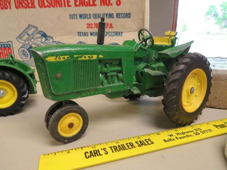 JOHN DEERE NARROW FRONT CAST IRON TOY TRACTOR - McPherson Auction & Realty
