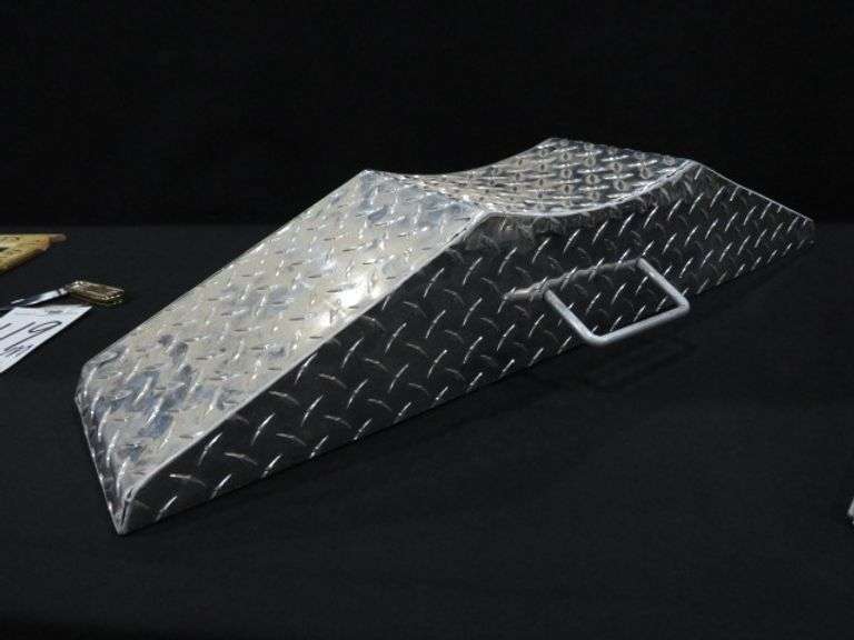 DIAMOND PLATE TRAILER TIRE CHANGE RAMP - McPherson Auction & Realty