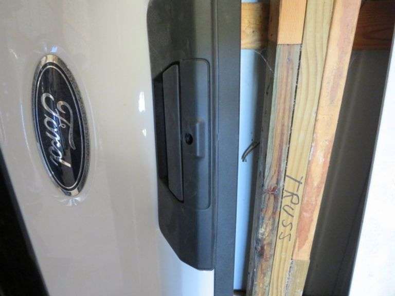 2022 FORD F250 SUPERDUTY BUMPER AND TAILGATE - McPherson Auction & Realty