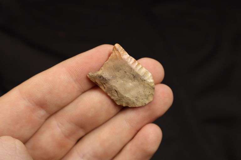 1 3/16" Folsom - McDearmans Artifact Auctions
