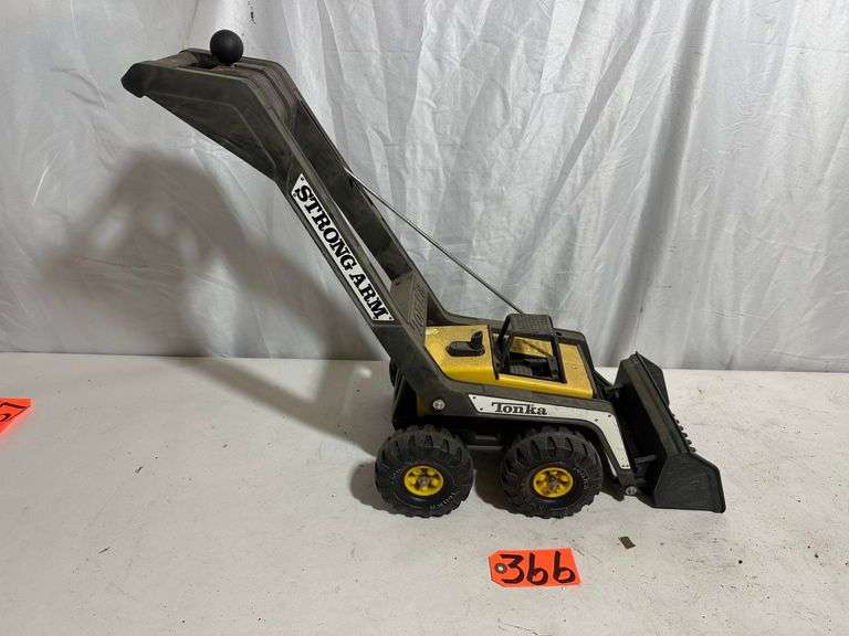 Tonka Strong Arm Sandbox Toy - Meagher Auctioneers