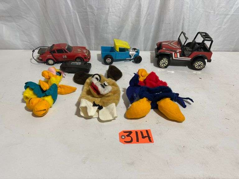Remote Control Car, Tonka Jeep, Car, Hand Puppets - Meagher Auctioneers