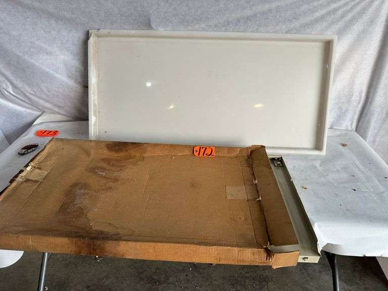 Grid Light Diffusers, Metal Shelves - Meagher Auctioneers