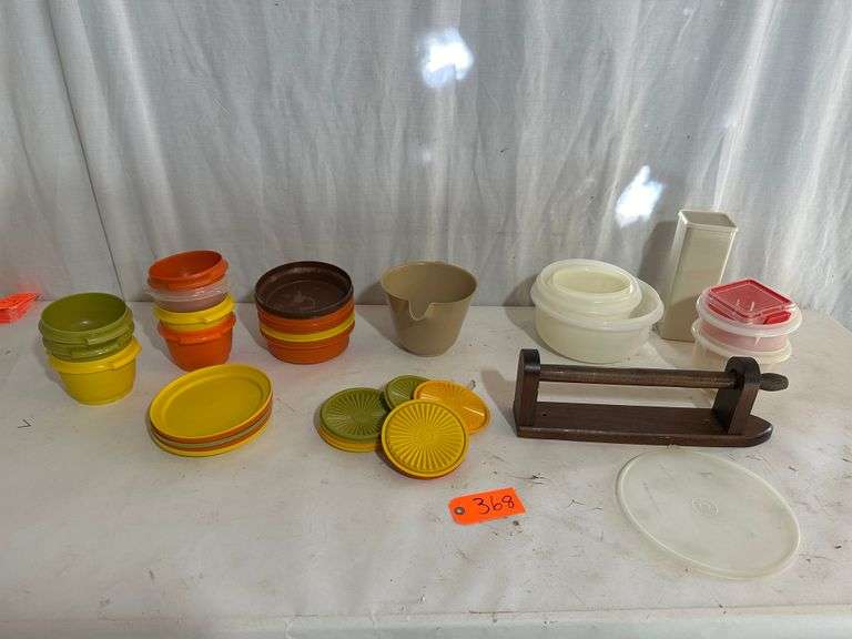 Tupperware, Paper Towel Holder - Meagher Auctioneers