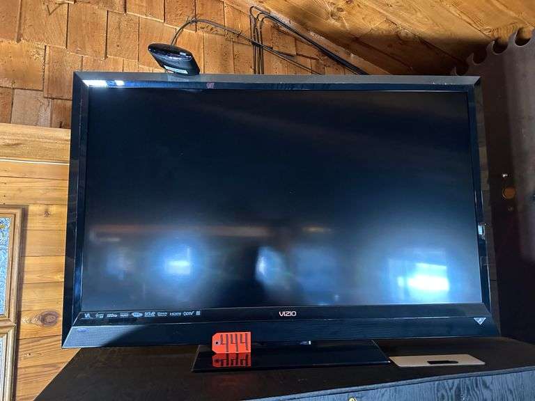 Vizio Flat Screen TV - Meagher Auctioneers