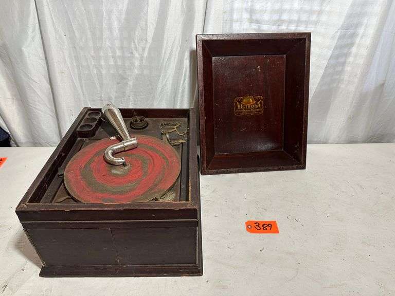 Victrola Record Player by Victor Talking Machine Co - Meagher Auctioneers