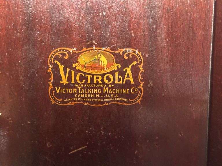Victrola Record Player by Victor Talking Machine Co - Meagher Auctioneers