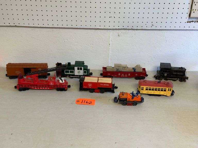 Lionel Post War Train Set - Meagher Auctioneers