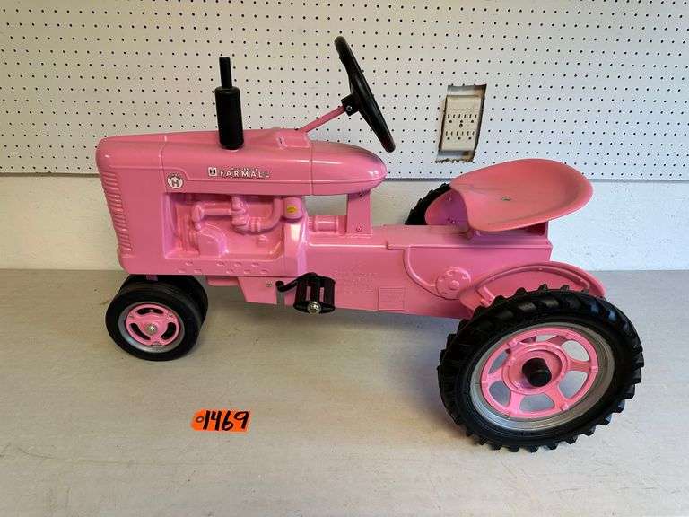 Farmall Super H Pink Pedal Tractor - Meagher Auctioneers