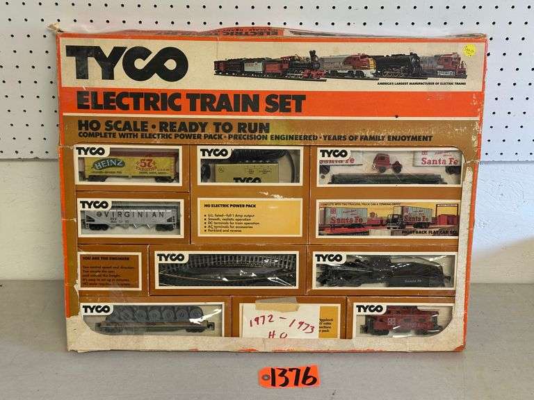 Tyco HO Scale Electric Train Set - Meagher Auctioneers