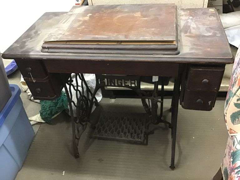 Singer treadle sewing machine , veneer is pealing - Metzger Property ...
